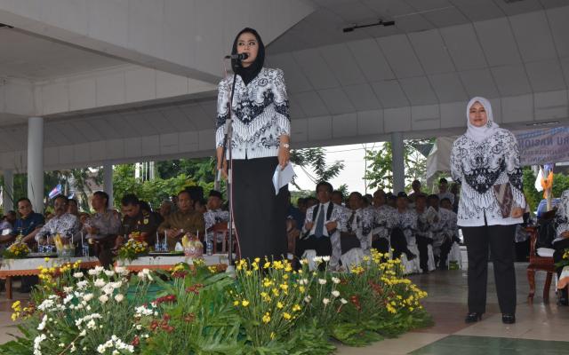 Pemkab Karawang Gelar HUT PGRI dan Hari Guru Nasional 2015 | Situs ... Pemkab Karawang Gelar HUT PGRI dan Hari Guru Nasional 2015 | Situs ...